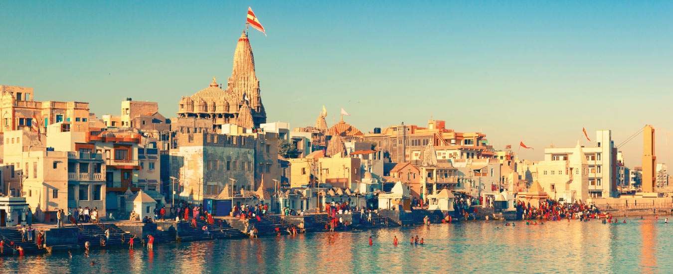 Visit Dwarkadhish Temple with Your Family for Spiritual Blis